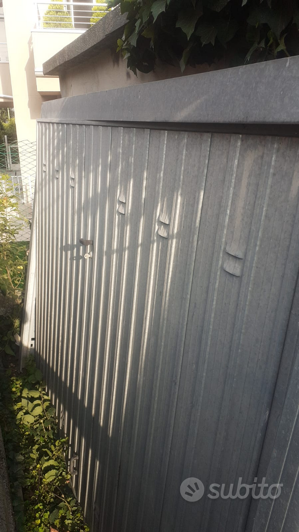 Porta basculante garage - Garage e box In vendita a Bergamo