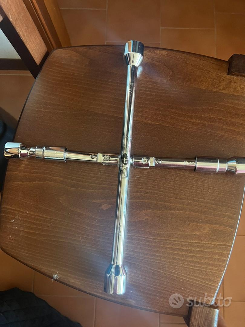 Chiave per ruote macchina a croce - Accessori Auto In vendita a Trieste