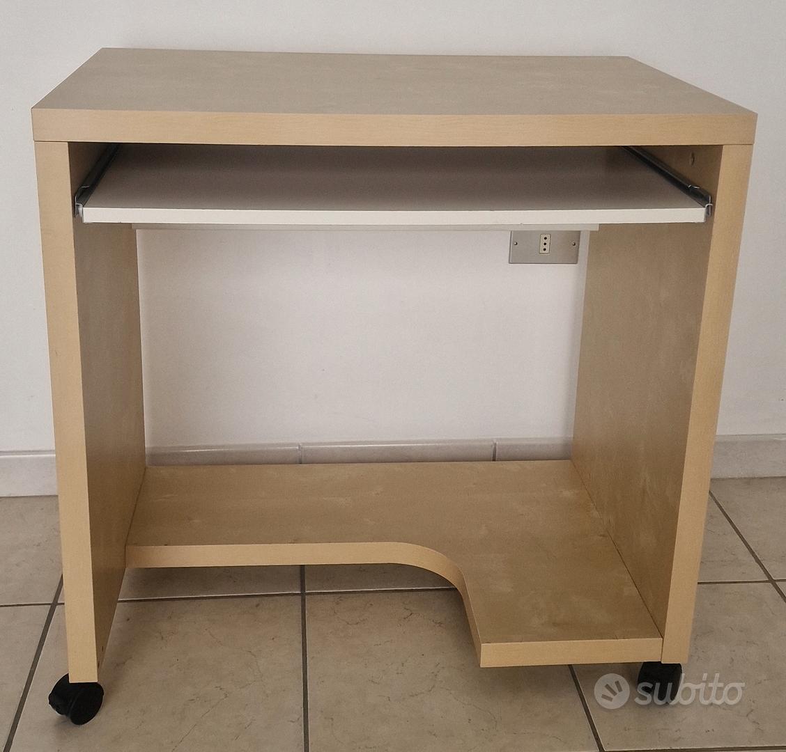 Scrivania in Legno con Rotelle - Arredamento e Casalinghi In vendita a Bari