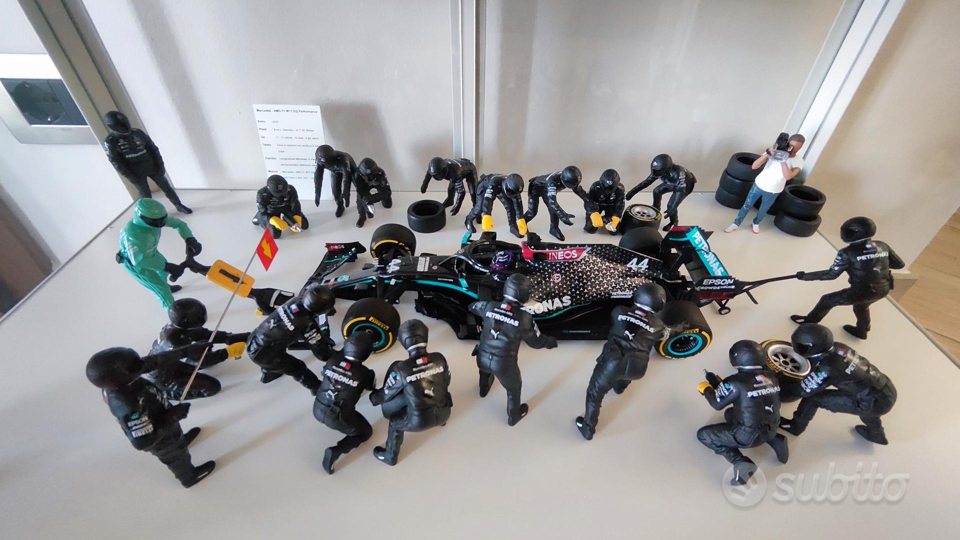 Diorama PitStop Lewis Hamilton Mercedes 2020 1/18 - Collezionismo In ...