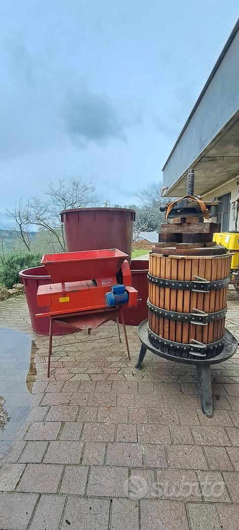 Torchio per Uva, Numero 3 Tino da 1000 L cada uno, - Giardino e Fai da ...