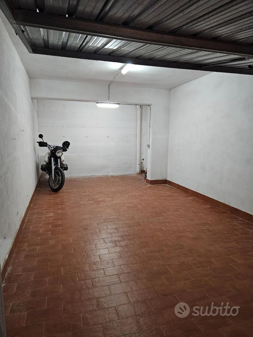 Garage box o deposito - Garage e box In affitto a Caserta