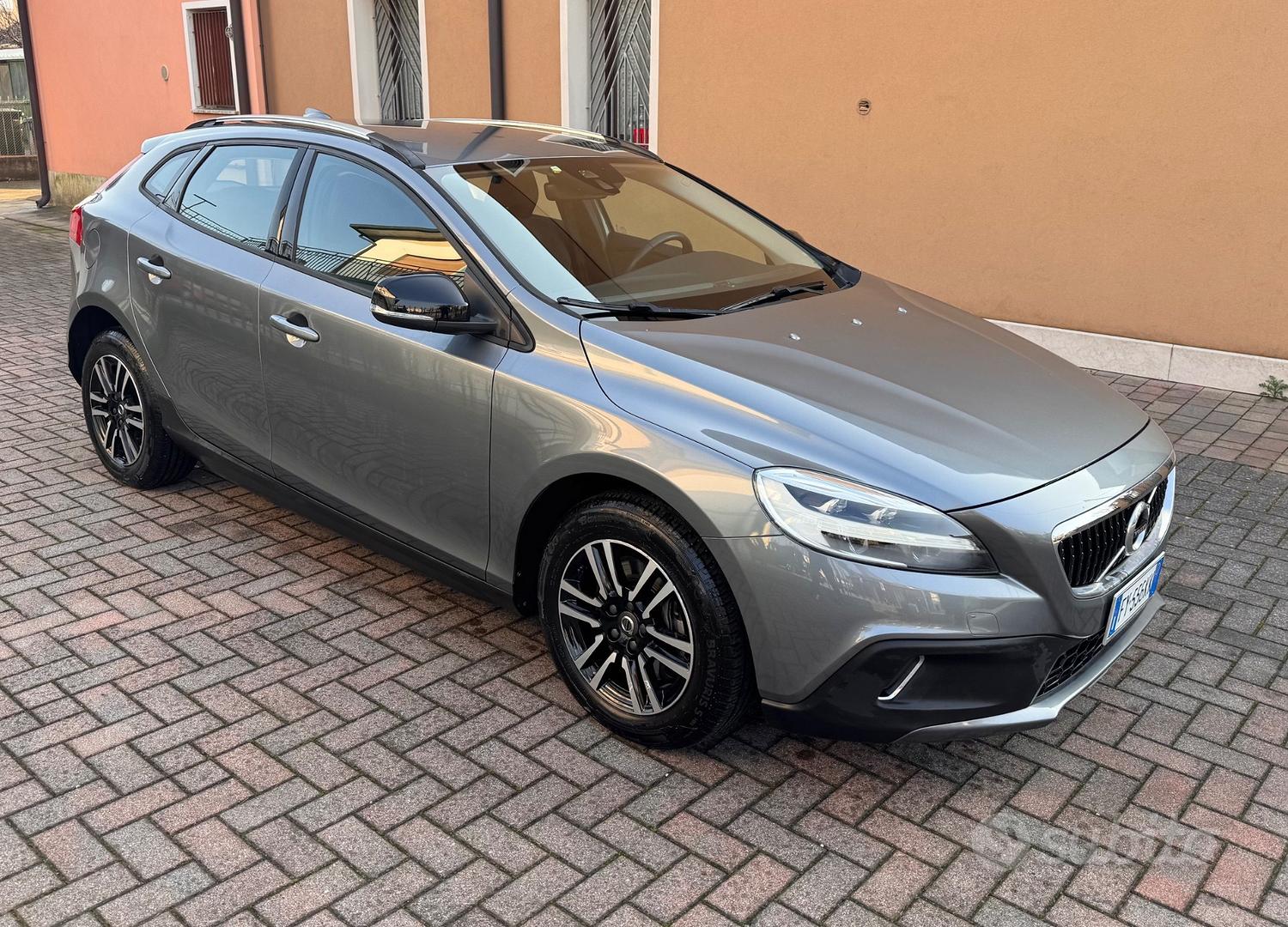 Subito - ROYAL AUTO - Volvo V40 Cross Country D2 Business Plus - Auto ...