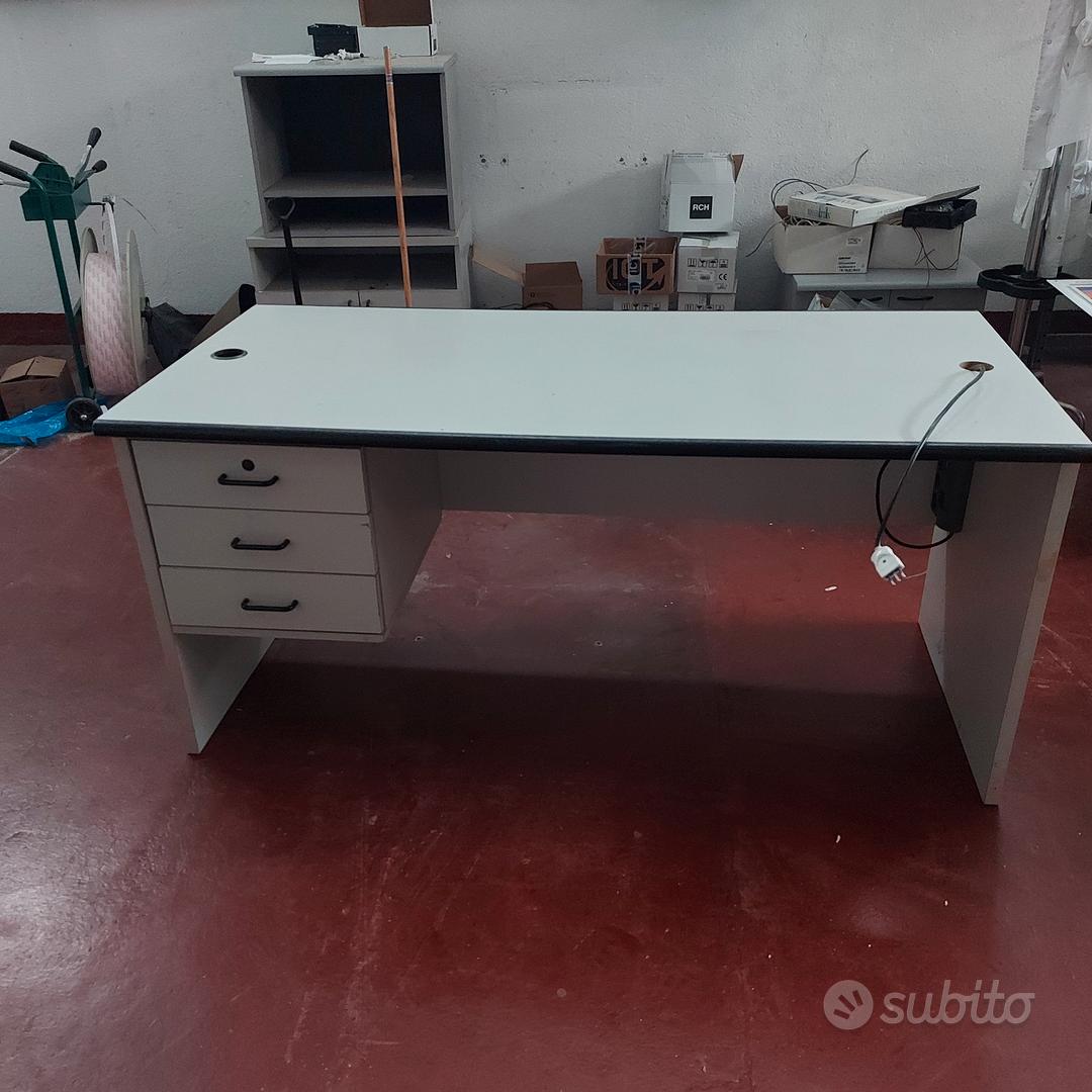 scrivania usata con cassettiera sospesa - Arredamento e Casalinghi In ...