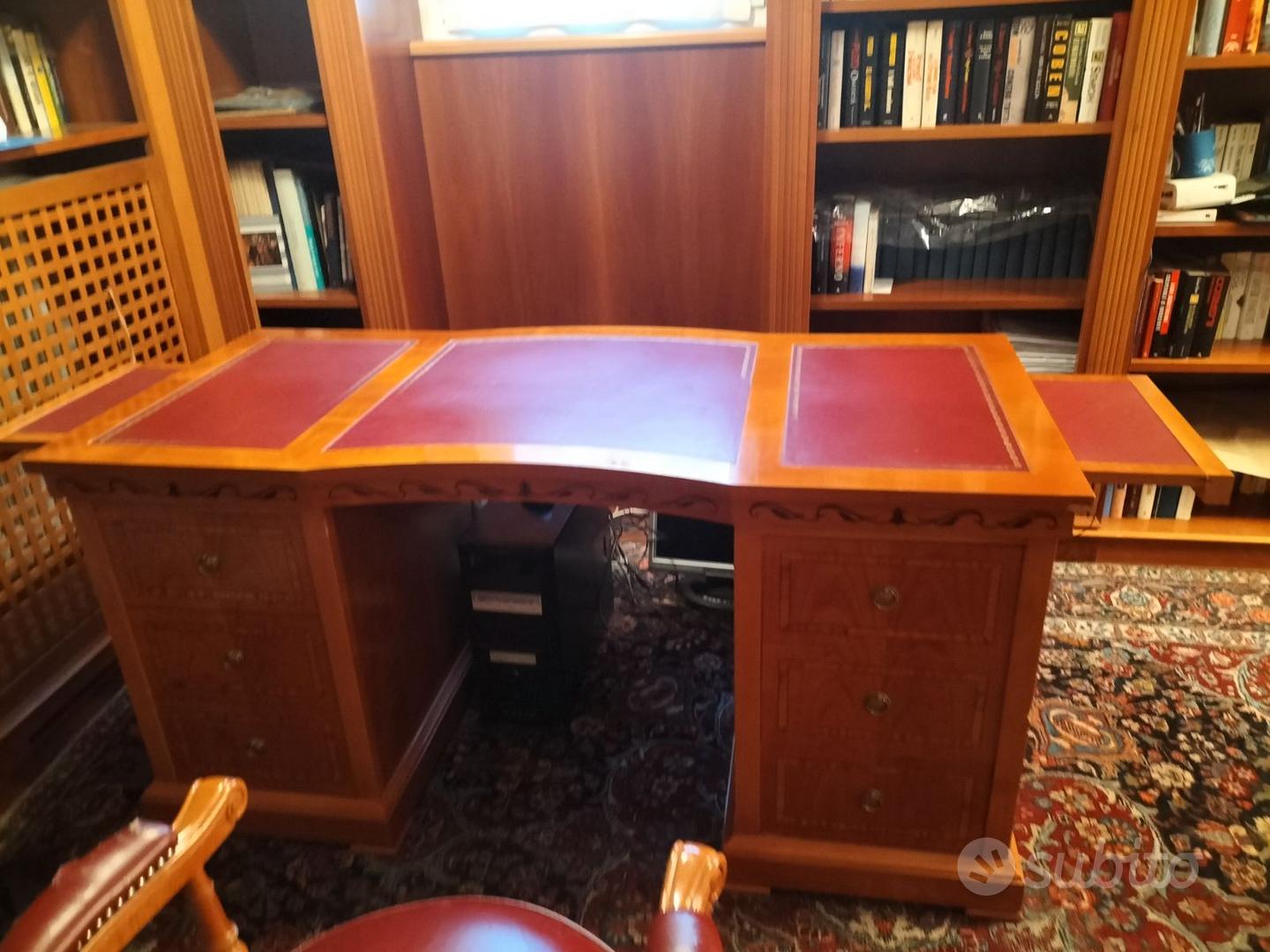 Scrivania in legno pregiato , finiture in pelle - Arredamento e ...