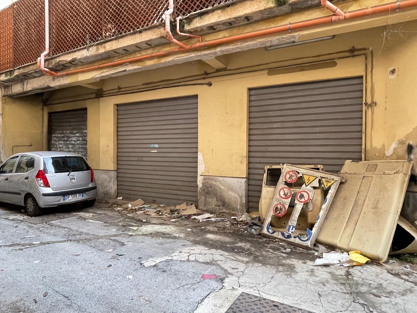 Garage 200Mq Via Val di Mazara zon Ausonia Restivo - Garage e box In ...