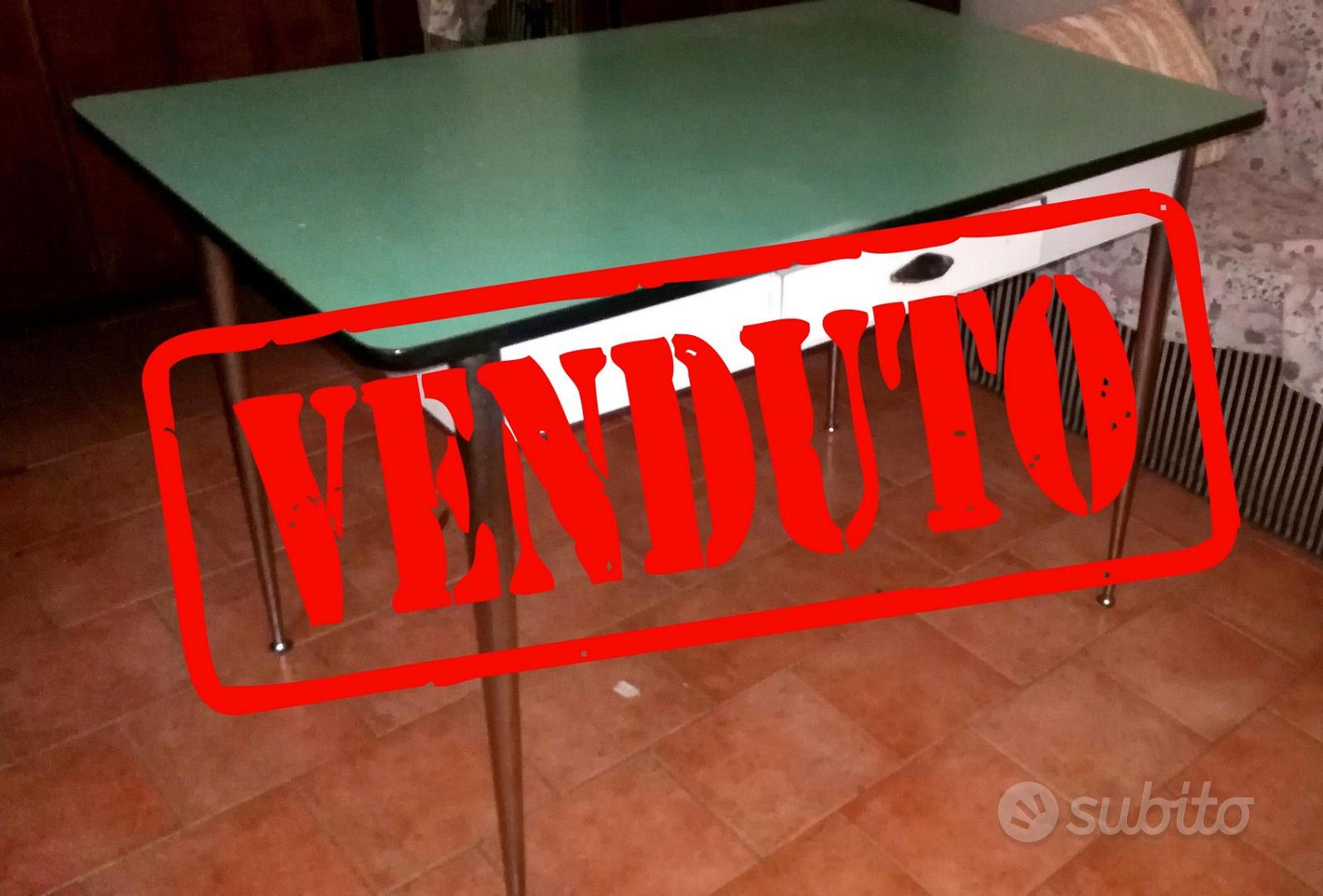 Tavolo vintage in formica - VENDUTO - Arredamento e Casalinghi In ...
