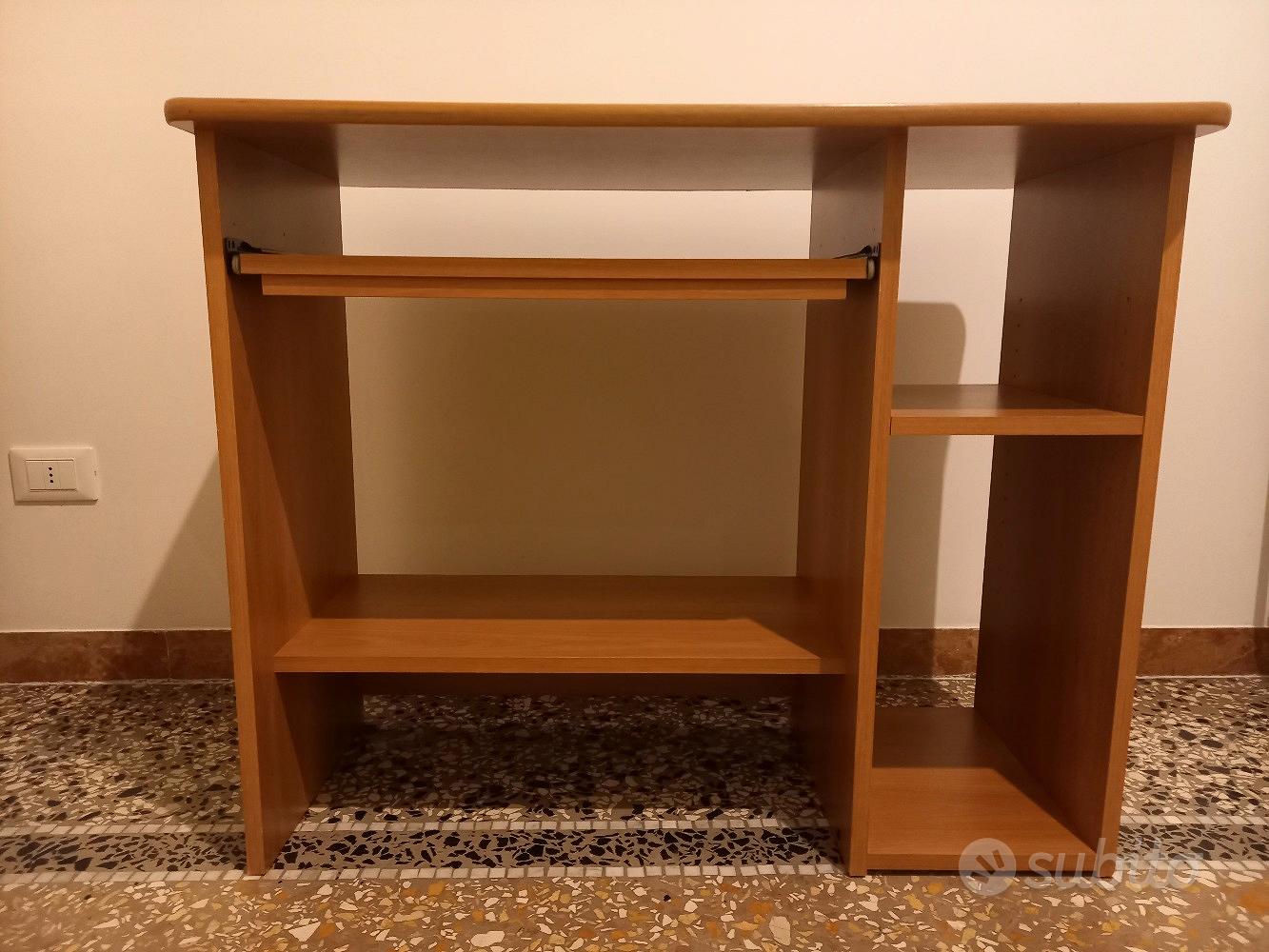 SCRIVANIA IN LEGNO PORTA PC - Arredamento e Casalinghi In vendita a Roma