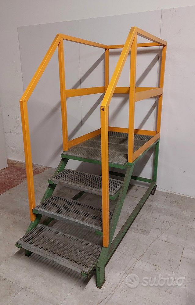 Scala a Palchetto 4 Gradini - Arredamento e Casalinghi In vendita a Brescia