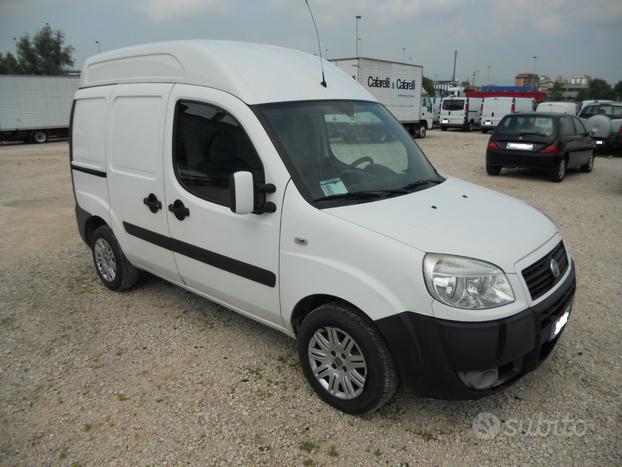 Fiat doblo' 1.6 16 v natural power tetto alto: veicoli commerciali in ...