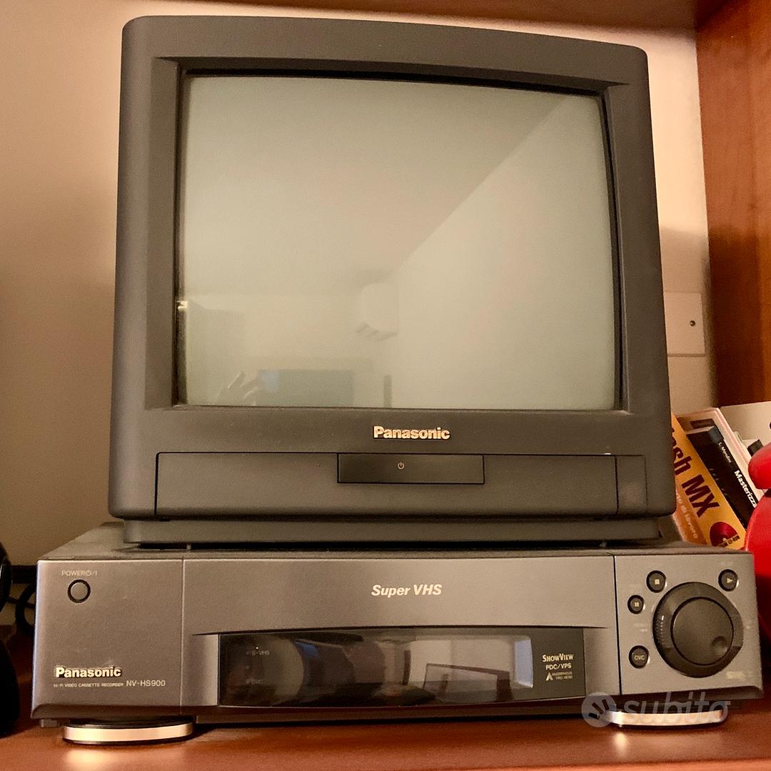 Videoregistratore e monitor Super VHS Panasonic - Audio/Video In ...