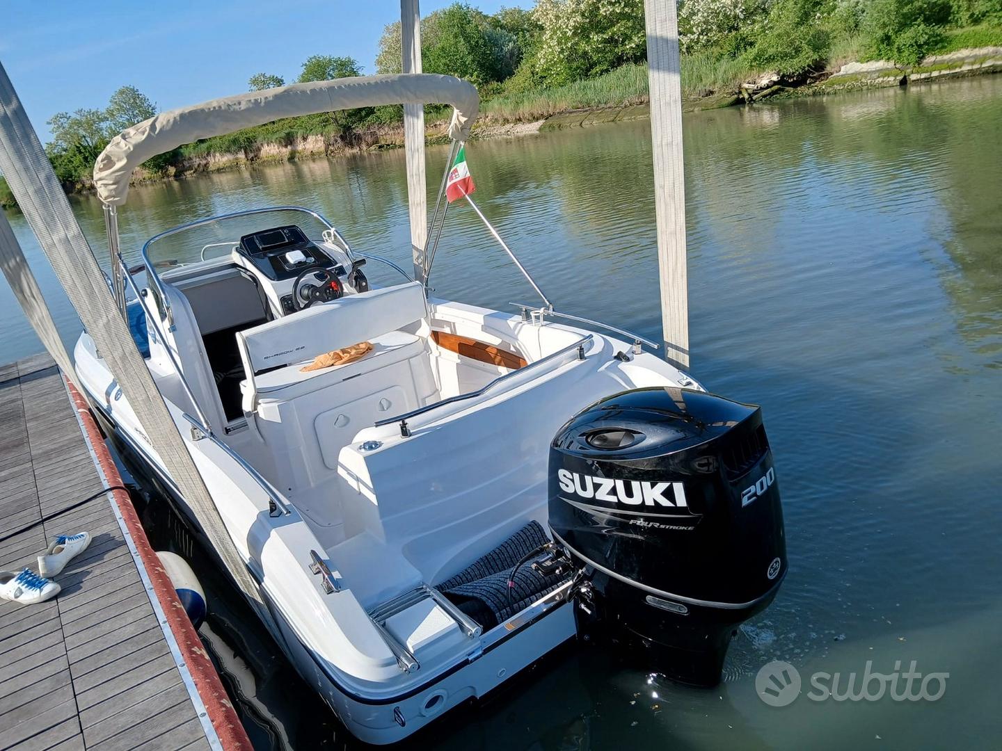Ranieri walkaround shadow 22 con suzuki 200cv 2025 - Nautica In vendita ...