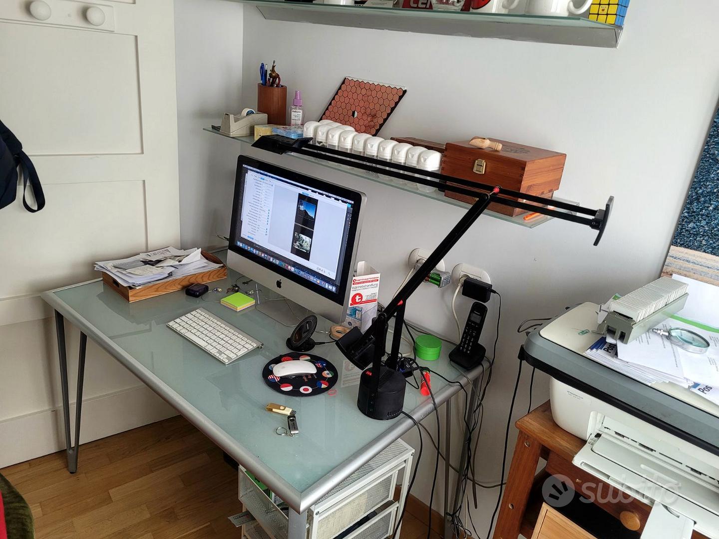 Scrivania in vetro e metallo con mensole e cassett - Arredamento e ...