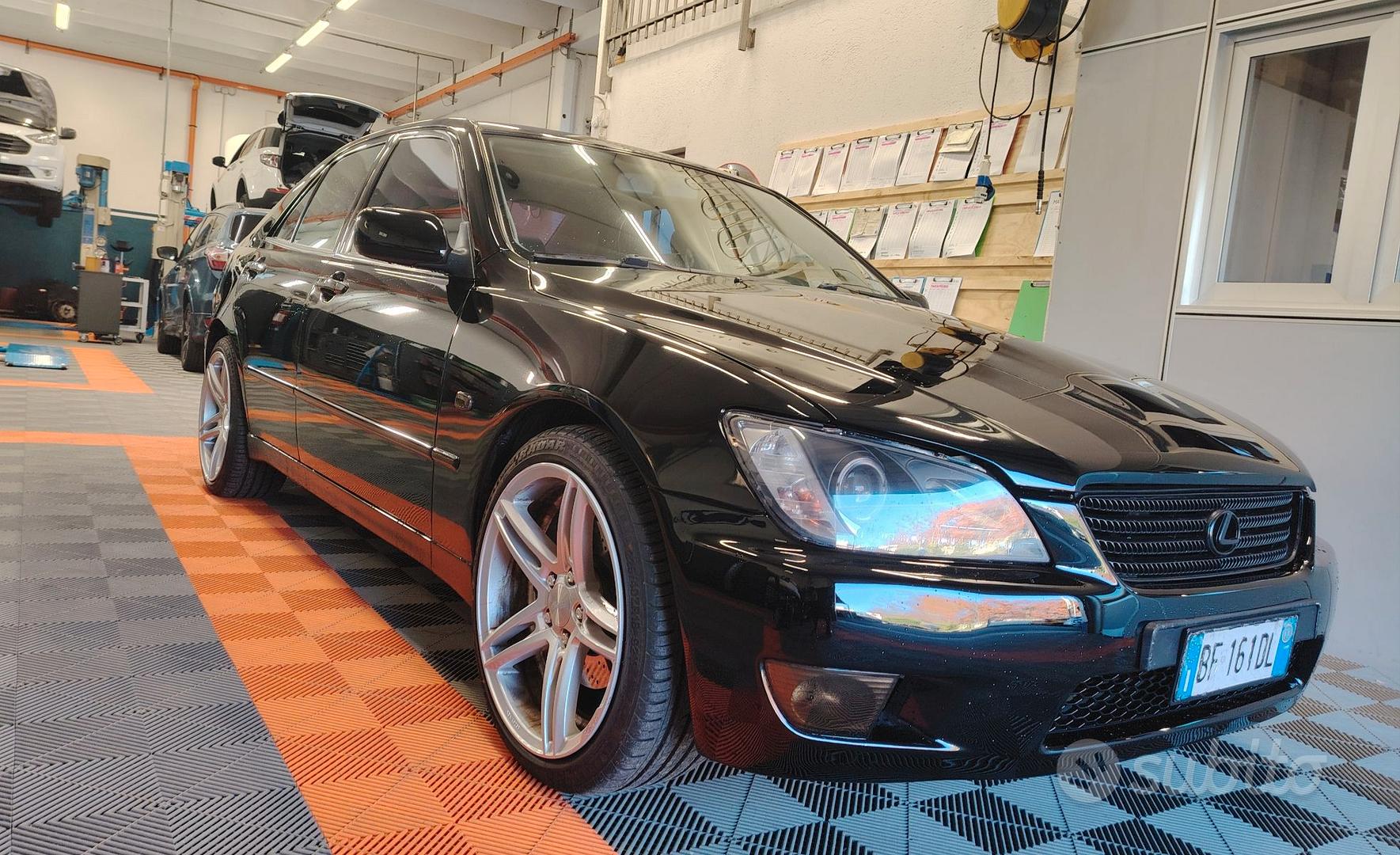 Lexus is 200 24v - Auto In vendita a Varese