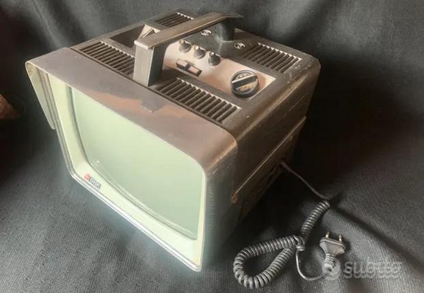 vecchio televisore portatile , vintage - Audio/Video In vendita a Varese