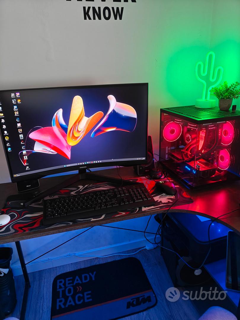 Scrivania per PC con mensole - Arredamento e Casalinghi In vendita a ...
