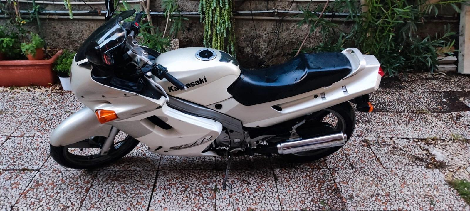 Kawasaki ZZ-R 250 - 2002 - Moto e Scooter In vendita a Catania