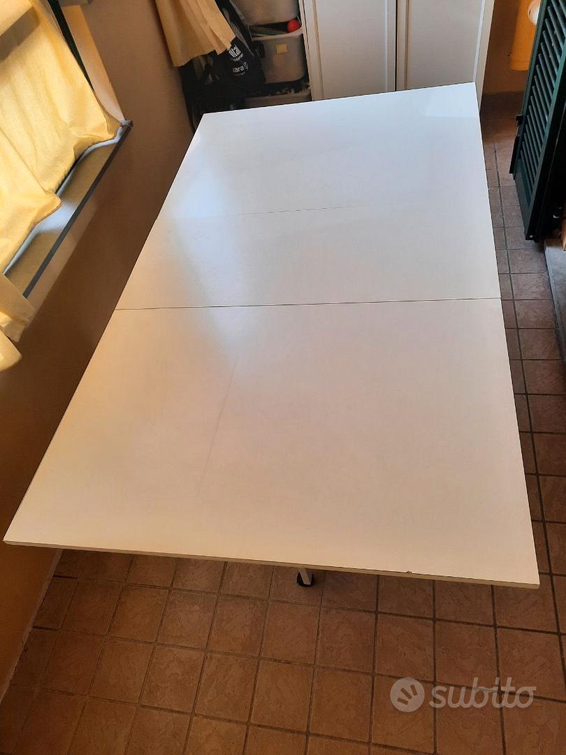 Tavolo richiudibile con 4 sedie pieghevoli - Arredamento e Casalinghi ... Tavolo richiudibile con 4 sedie pieghevoli - Arredamento e Casalinghi ...
