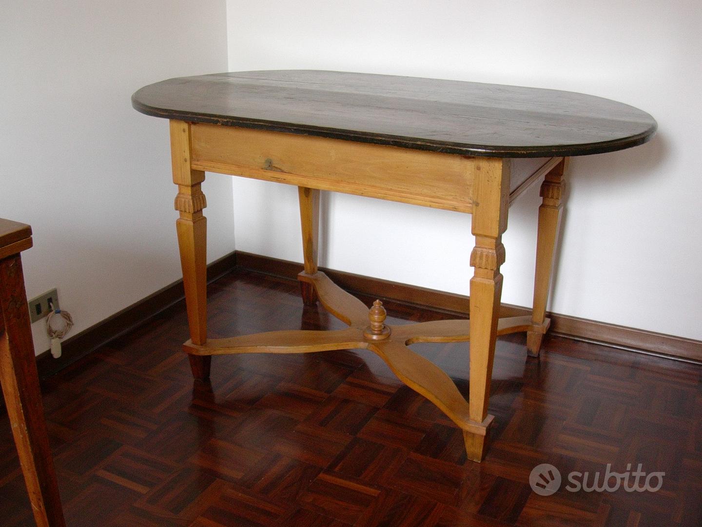 Antico tavolo ovale - Arredamento e Casalinghi In vendita a Trento Antico tavolo ovale - Arredamento e Casalinghi In vendita a Trento