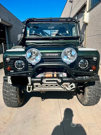 Defender 2.5 Tdi 300 pick-up preparato omologato - Auto In vendita a ...