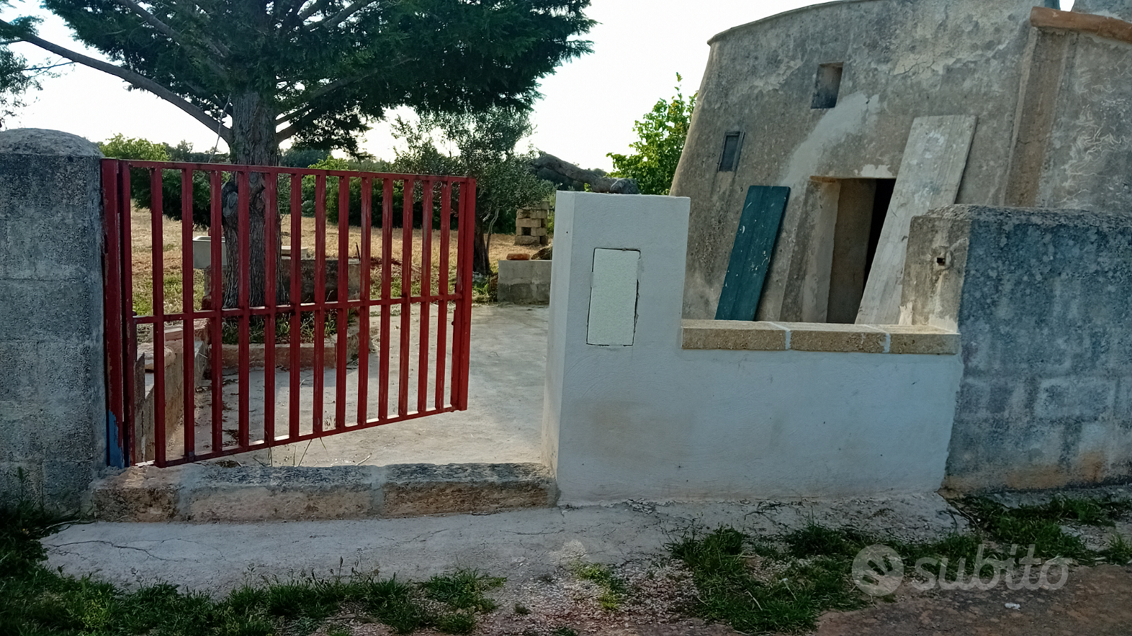 Trullo antico con terreno ,a 8 km dal mare - Terreni e rustici In ...