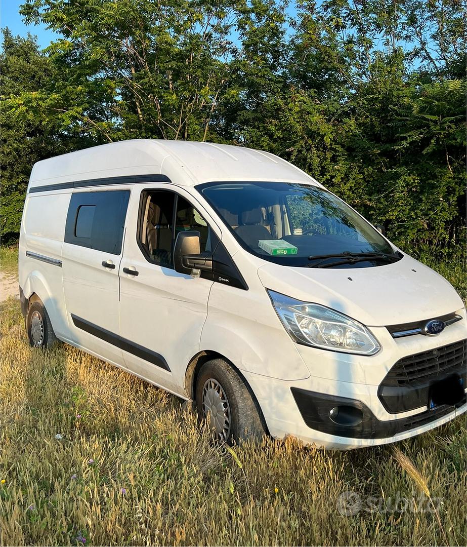 Furgone Camperizzato Spartano Ford transit Custom - Caravan e Camper In ...