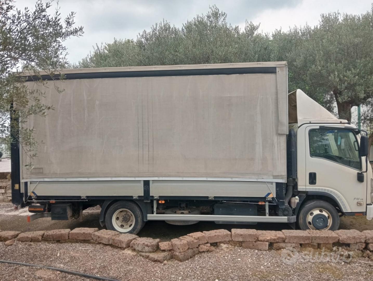 CAMIONCINO ISUZU centinato con sponda idraulica - Veicoli commerciali ...