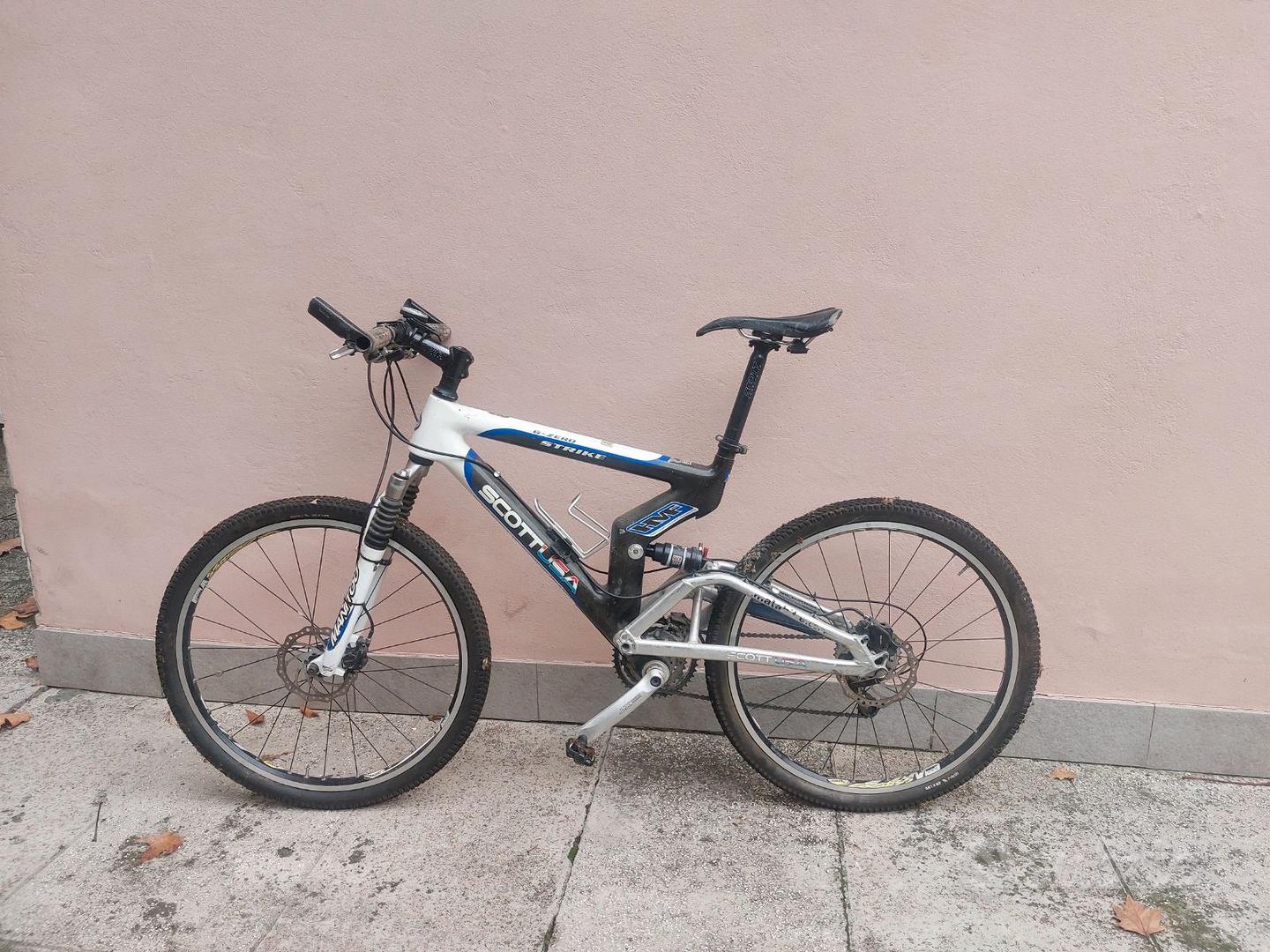 mountain bike in carbonio bi-ammortizzata - Biciclette In vendita a Modena