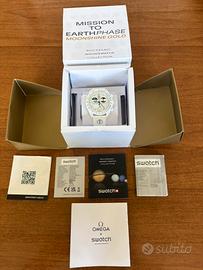 Omega x Swatch MoonSwatch - Mission to EarthPhase - Abbigliamento e ...