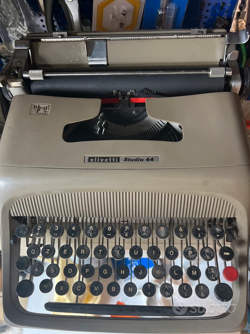 Macchina da scrivere Olivetti studio 44 - Collezionismo In vendita a ...