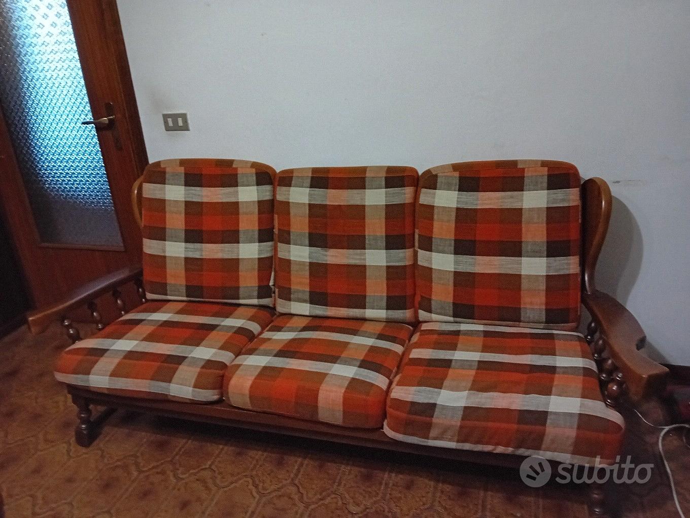 divano vintage a tre posti in legno - Arredamento e Casalinghi In ...