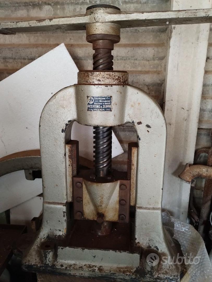 Pressa a bilanciere manuale - Collezionismo In vendita a Pavia