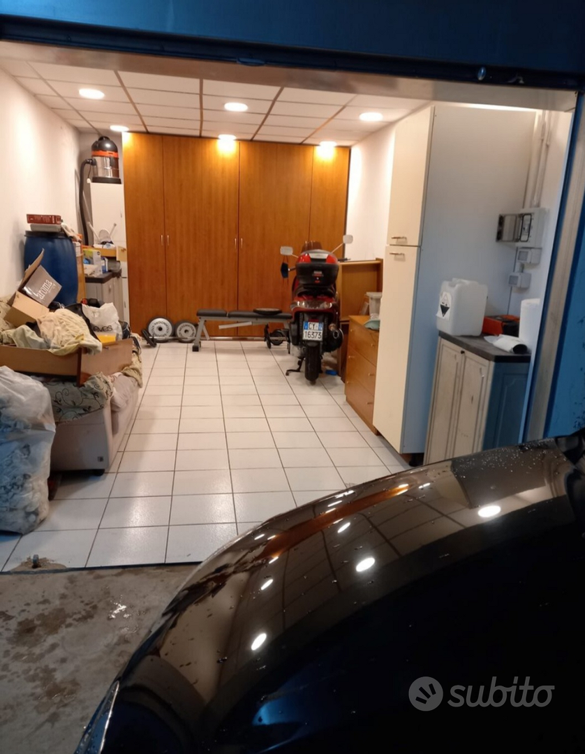 Box auto situato in autorimessa - Garage e box In vendita a Taranto