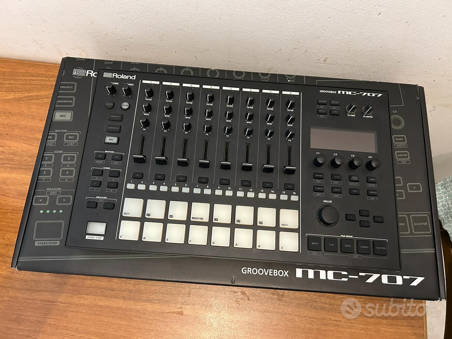 Roland MC 707 Groovebox - Strumenti Musicali In vendita a Milano