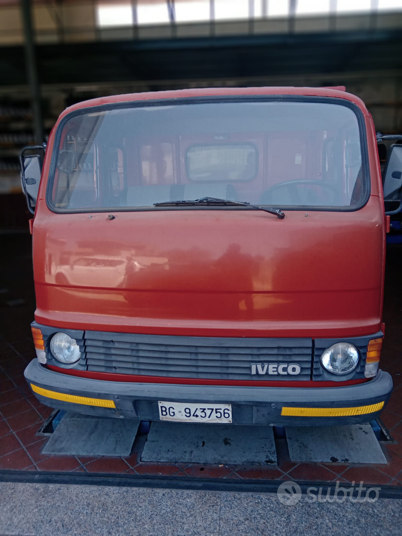 Fiat OM 40 ribaltabile trilaterale asi - Veicoli commerciali In vendita a Reggio Calabria