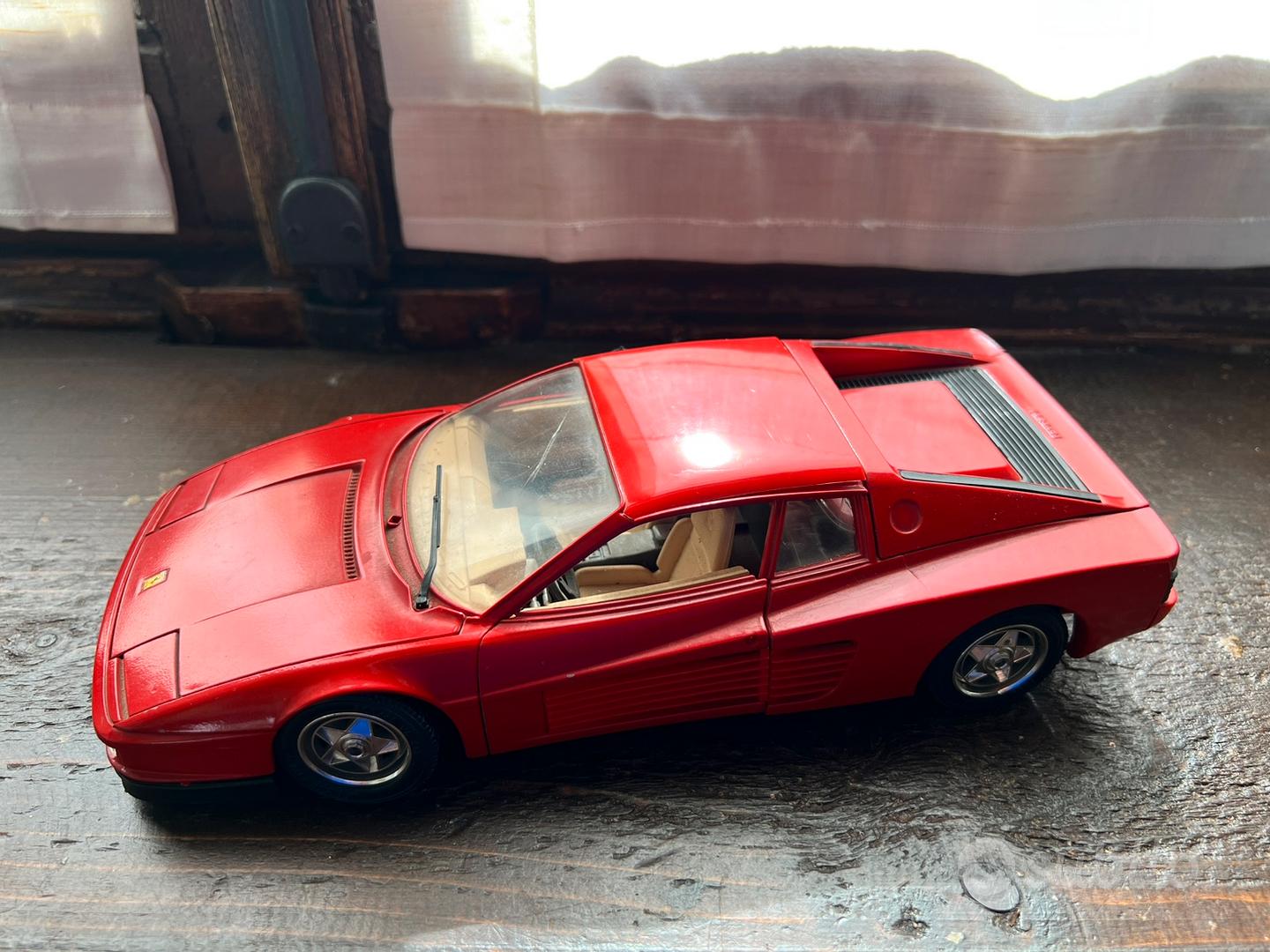 Modellino Ferrari Testarossa 1984 scala 1:18 - Collezionismo In vendita ...