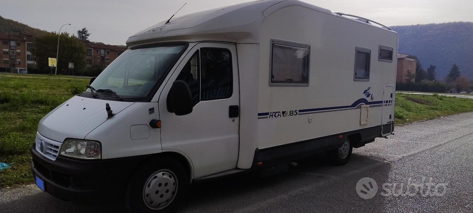 Camper semintegrale ARCA 4.85 su DUCATO 2,8 jtd - Caravan e Camper In ...
