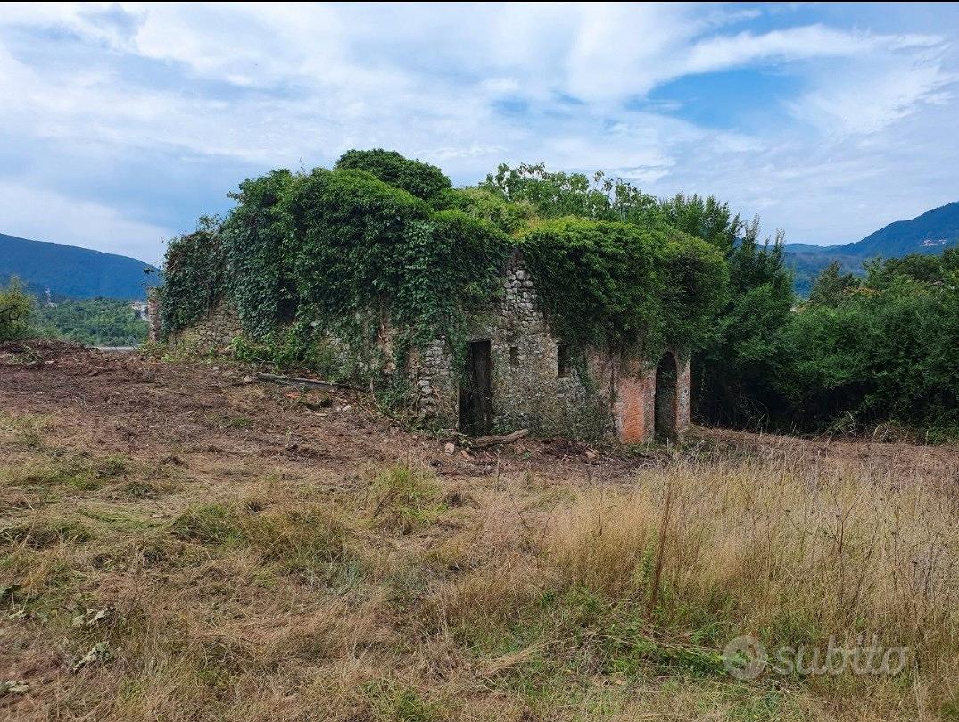 Rudere 600 mq con terreno 4 Ha - Terreni e rustici In vendita a Massa ...