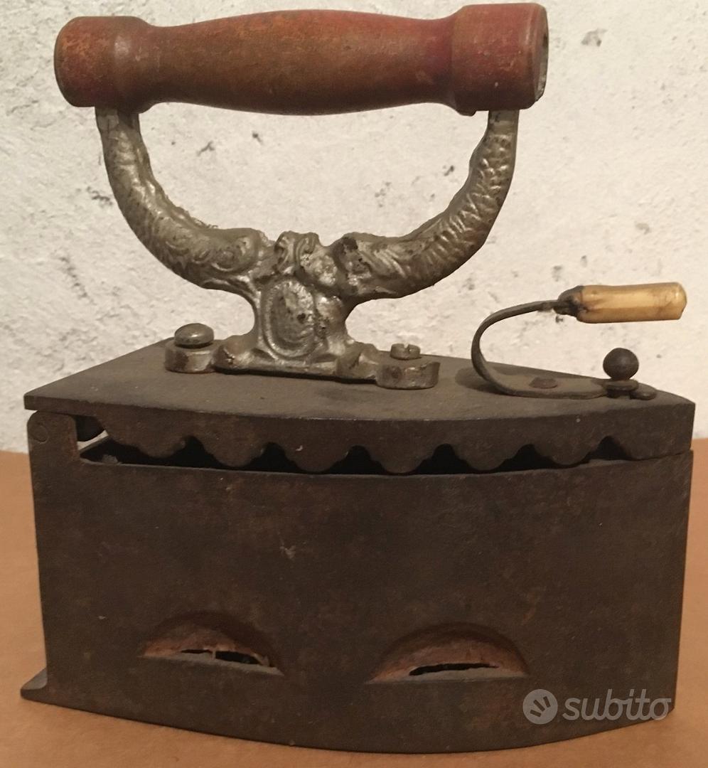 Antico ferro da stiro a carbone - Collezionismo In vendita a Milano