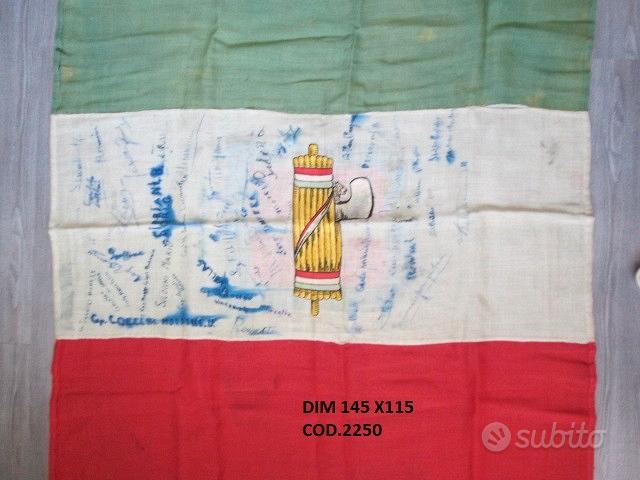 Bandiera con fascio littorio ricamato e firme orig - Collezionismo In ...