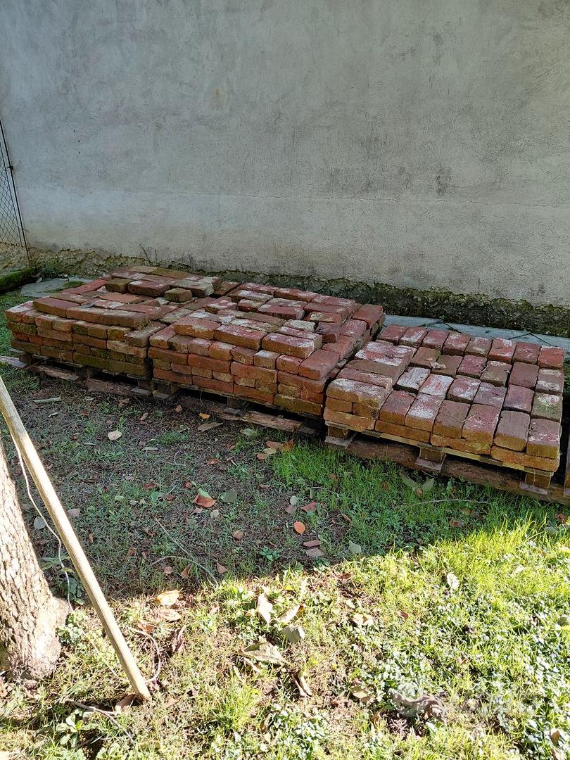 Mattoni pieni usati - Giardino e Fai da te In vendita a Biella