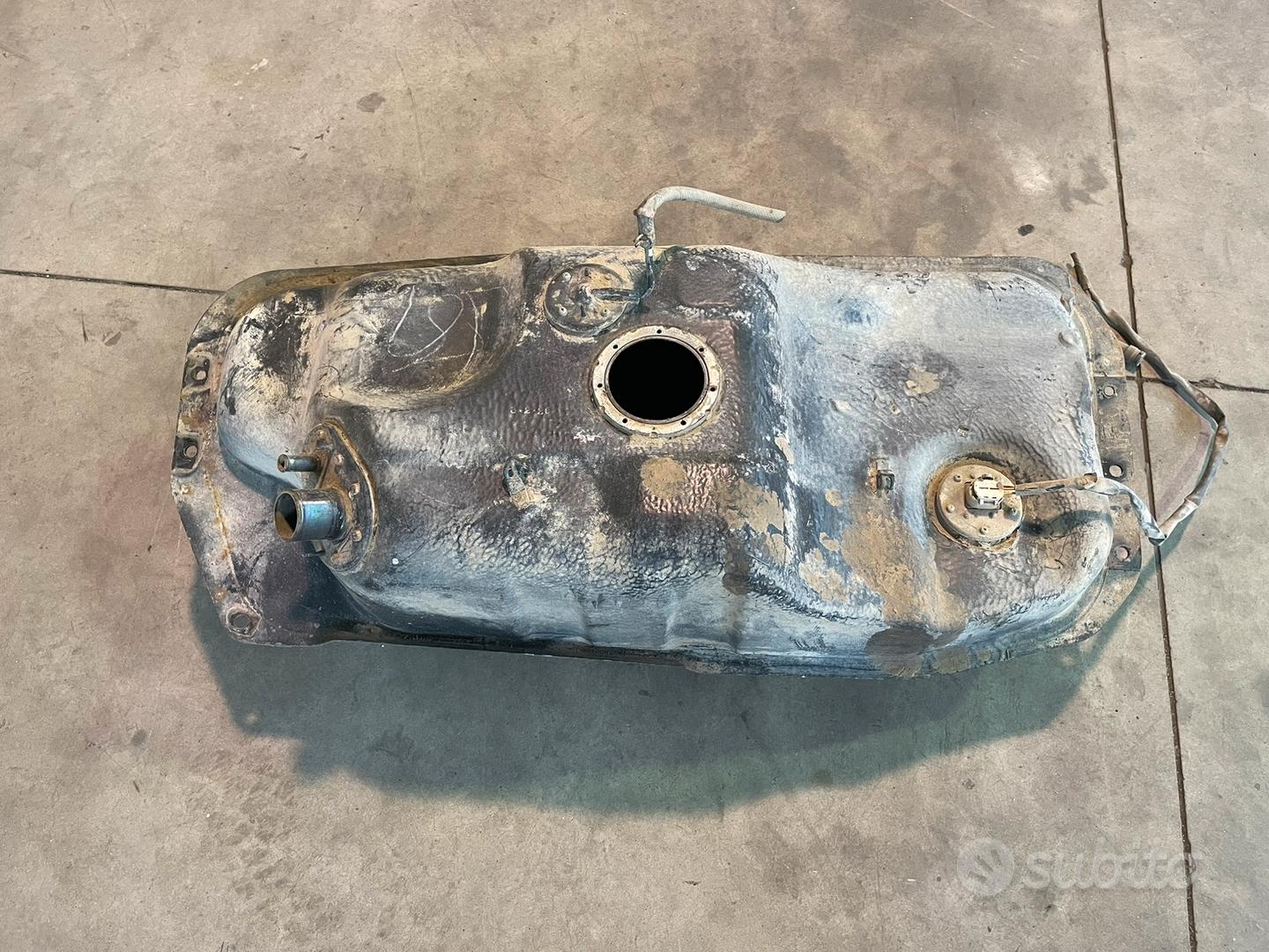 Serbatoio Toyota Hilux dal 1986 al 1999+ Riparo - Accessori Auto In vendita a Vercelli