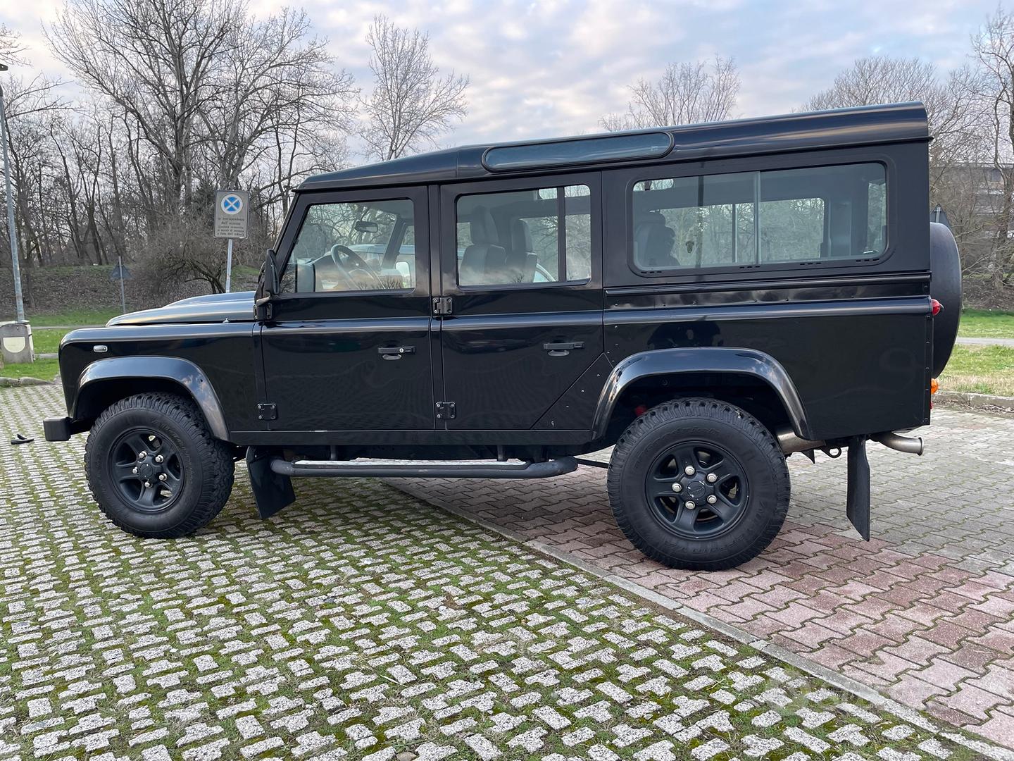 LAND ROVER Defender 110 - Auto In vendita a Modena