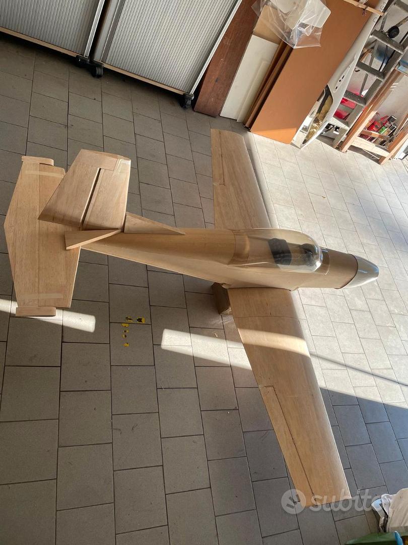 Aeromodello - Pilatus PC7 - Collezionismo In vendita a Milano