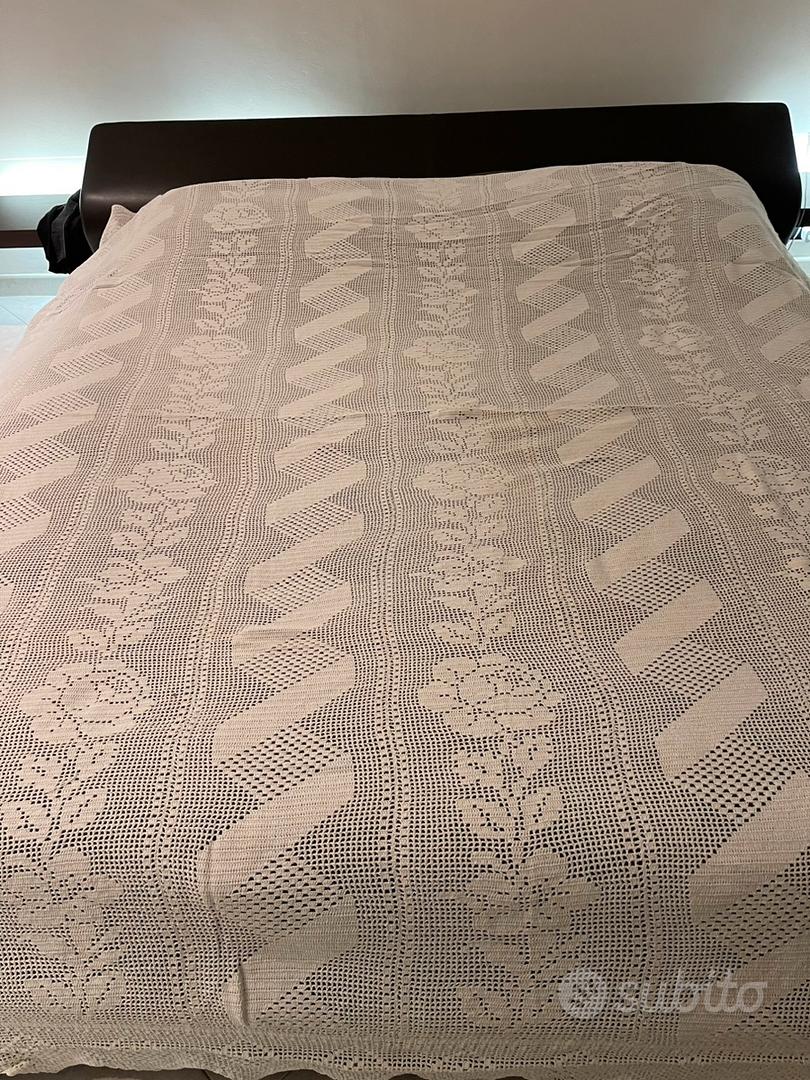 Copriletto matrimoniale fatto a mano ad uncinetto - Arredamento e ...