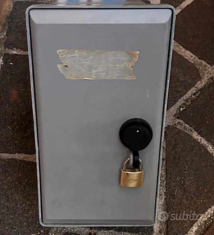 cassetta contatore Enel con lucchetto - Arredamento e Casalinghi In ...