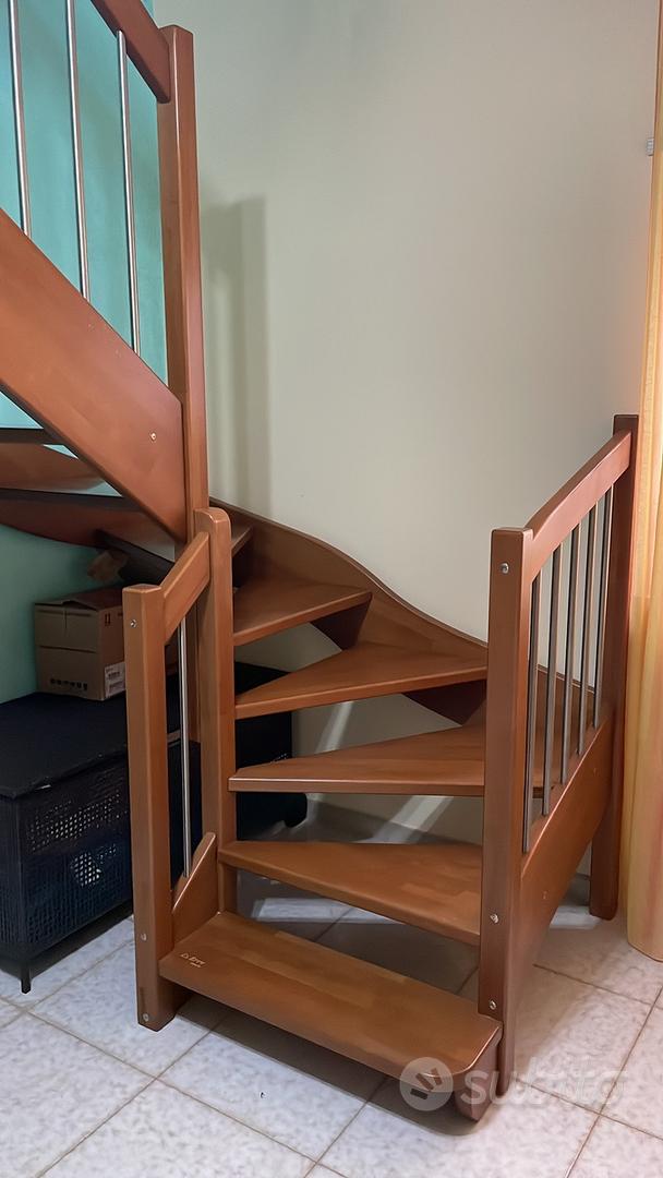 Scala in legno pregiato per interni come da foto - Arredamento e ...