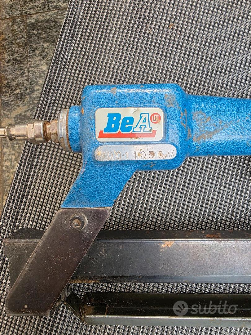 Pistola sparachiodi pneumatica BeA per parquet - Giardino e Fai da te ...
