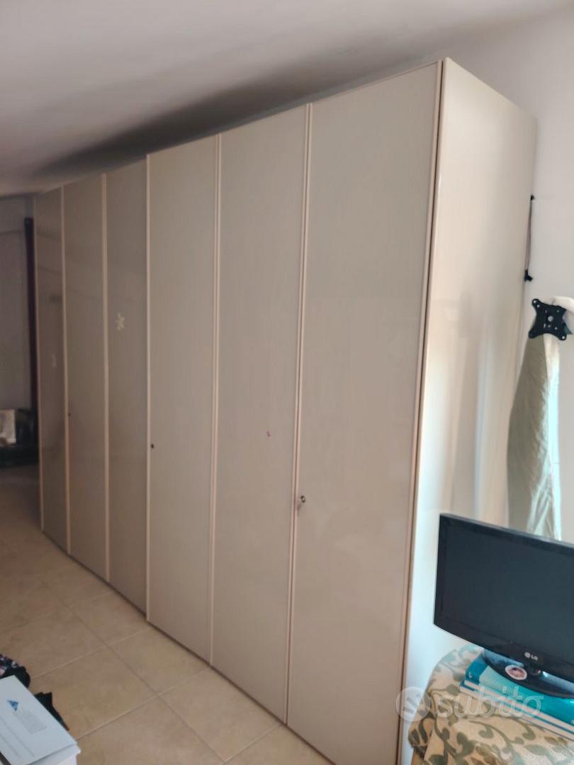 Armadio per stanza da letto colore avorio - Arredamento e Casalinghi In ...