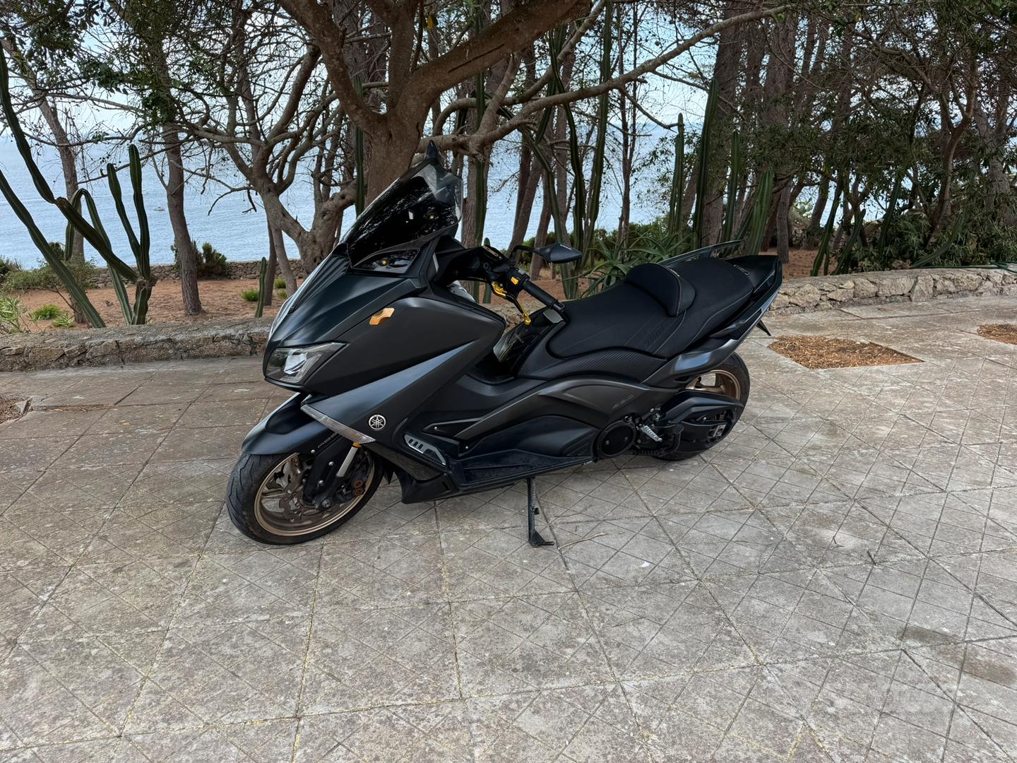 Tmax 530 iron Max abs - Moto e Scooter In vendita a Lecce
